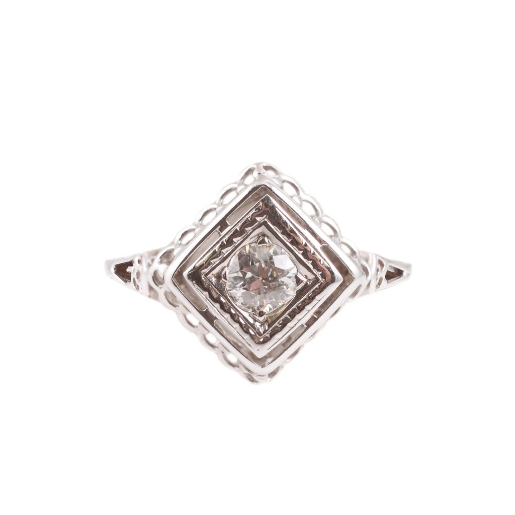 THE HISTORY OF A PROMISE: LOVE TOKENS AND PROMISE RINGS